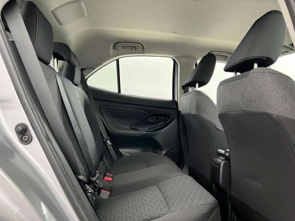 Grey Toyota Yaris Cross 2022 in Vilnius, with an engine capacity of 1.49 L and mileage of 94 thousand km for 17900 €, photo 7 on AUTOMOTO.COM.LV