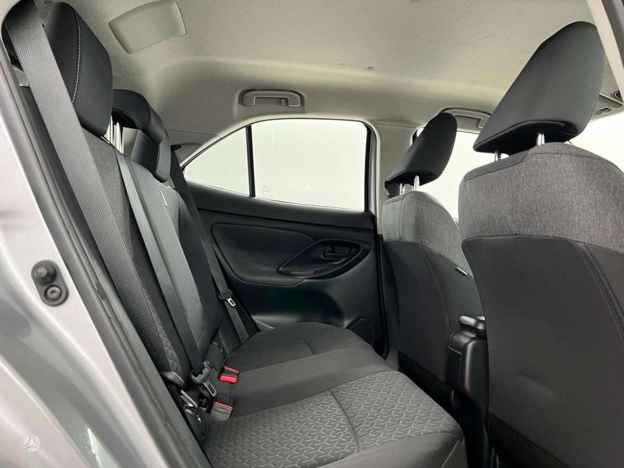 Серый Тойота Yaris Cross 2022 в Вильнюс, объемом двигателя 1.49 л и пробегом 94 тыс. км за 17900 €, фото 8 на AUTOMOTO.COM.LV
