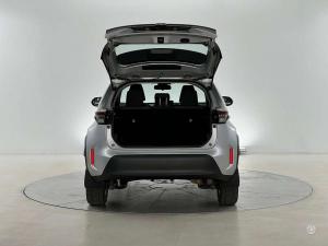 Серый Тойота Yaris Cross 2022 в Вильнюс, объемом двигателя 1.49 л и пробегом 94 тыс. км за 17900 €, фото 11 на AUTOMOTO.COM.LV
