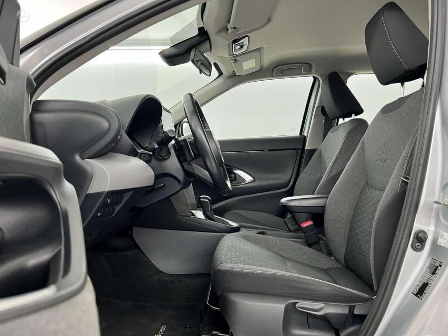 Серый Тойота Yaris Cross 2022 в Вильнюс, объемом двигателя 1.49 л и пробегом 94 тыс. км за 17900 €, фото 12 на AUTOMOTO.COM.LV