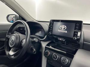 Серый Тойота Yaris Cross 2022 в Вильнюс, объемом двигателя 1.49 л и пробегом 94 тыс. км за 17900 €, фото 15 на AUTOMOTO.COM.LV