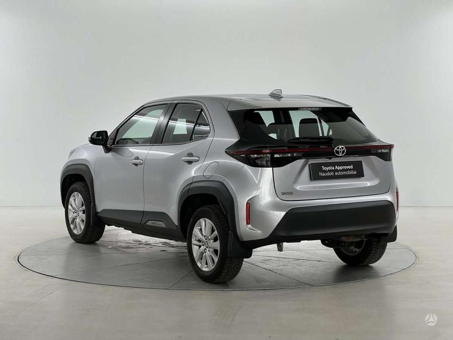 Серый Тойота Yaris Cross 2022 в Вильнюс, объемом двигателя 1.49 л и пробегом 94 тыс. км за 17900 €, фото 18 на AUTOMOTO.COM.LV