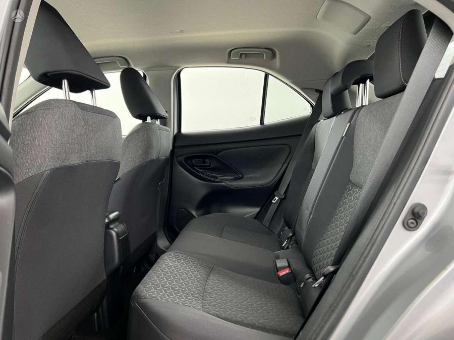 Серый Тойота Yaris Cross 2022 в Вильнюс, объемом двигателя 1.49 л и пробегом 94 тыс. км за 17900 €, фото 20 на AUTOMOTO.COM.LV