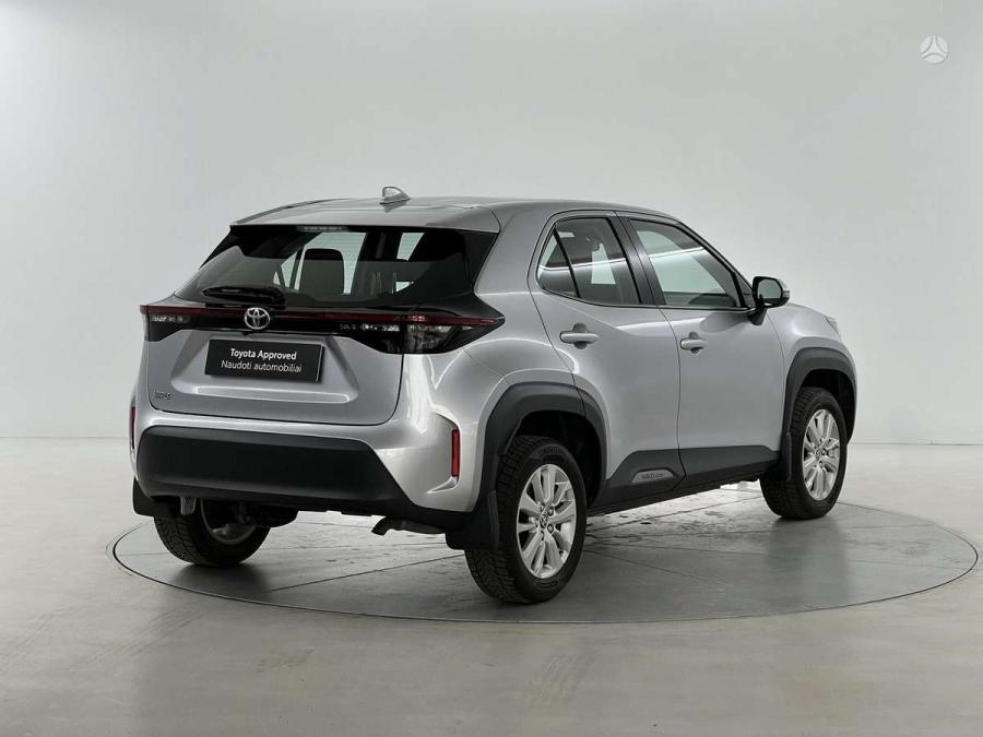 Серый Тойота Yaris Cross 2022 в Вильнюс, объемом двигателя 1.49 л и пробегом 94 тыс. км за 17900 €, фото 21 на AUTOMOTO.COM.LV