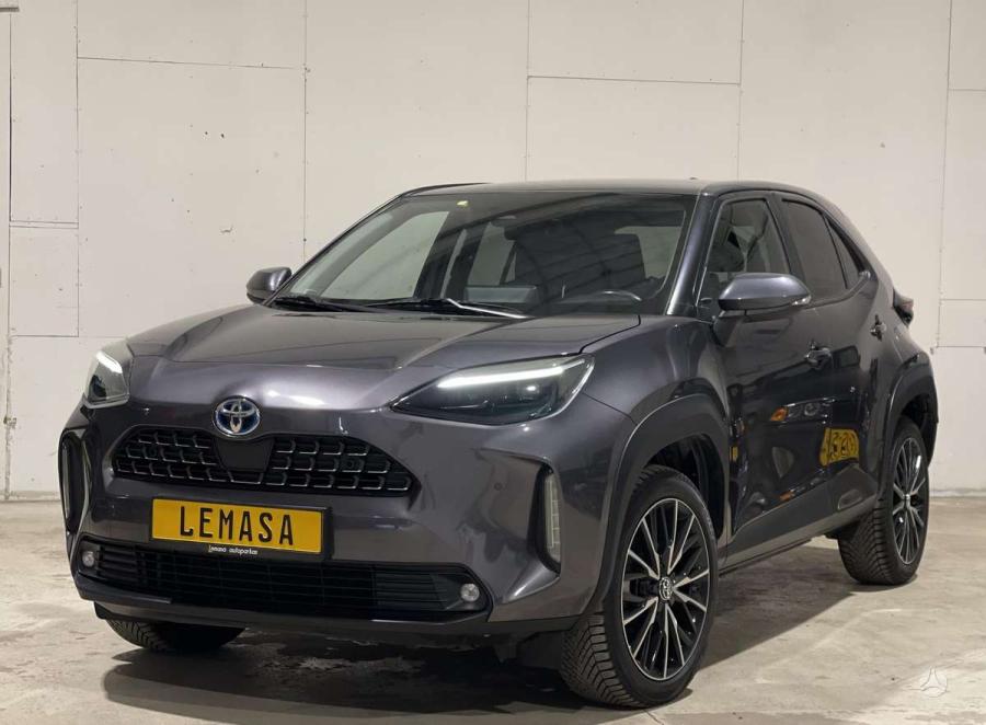 Pelēks Toyota Yaris Cross 2022 Klaipėda, ar dzinēja tilpumu 1.49 L un nobraukumu 112 tūkst. km par 19999 €, foto 1 vietnē AUTOMOTO.COM.LV