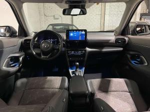 Pelēks Toyota Yaris Cross 2022 Klaipėda, ar dzinēja tilpumu 1.49 L un nobraukumu 112 tūkst. km par 19999 €, foto 4 vietnē AUTOMOTO.COM.LV