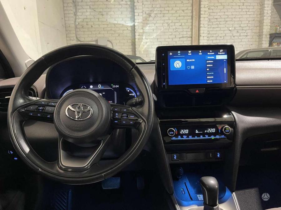 Pelēks Toyota Yaris Cross 2022 Klaipėda, ar dzinēja tilpumu 1.49 L un nobraukumu 112 tūkst. km par 19999 €, foto 7 vietnē AUTOMOTO.COM.LV