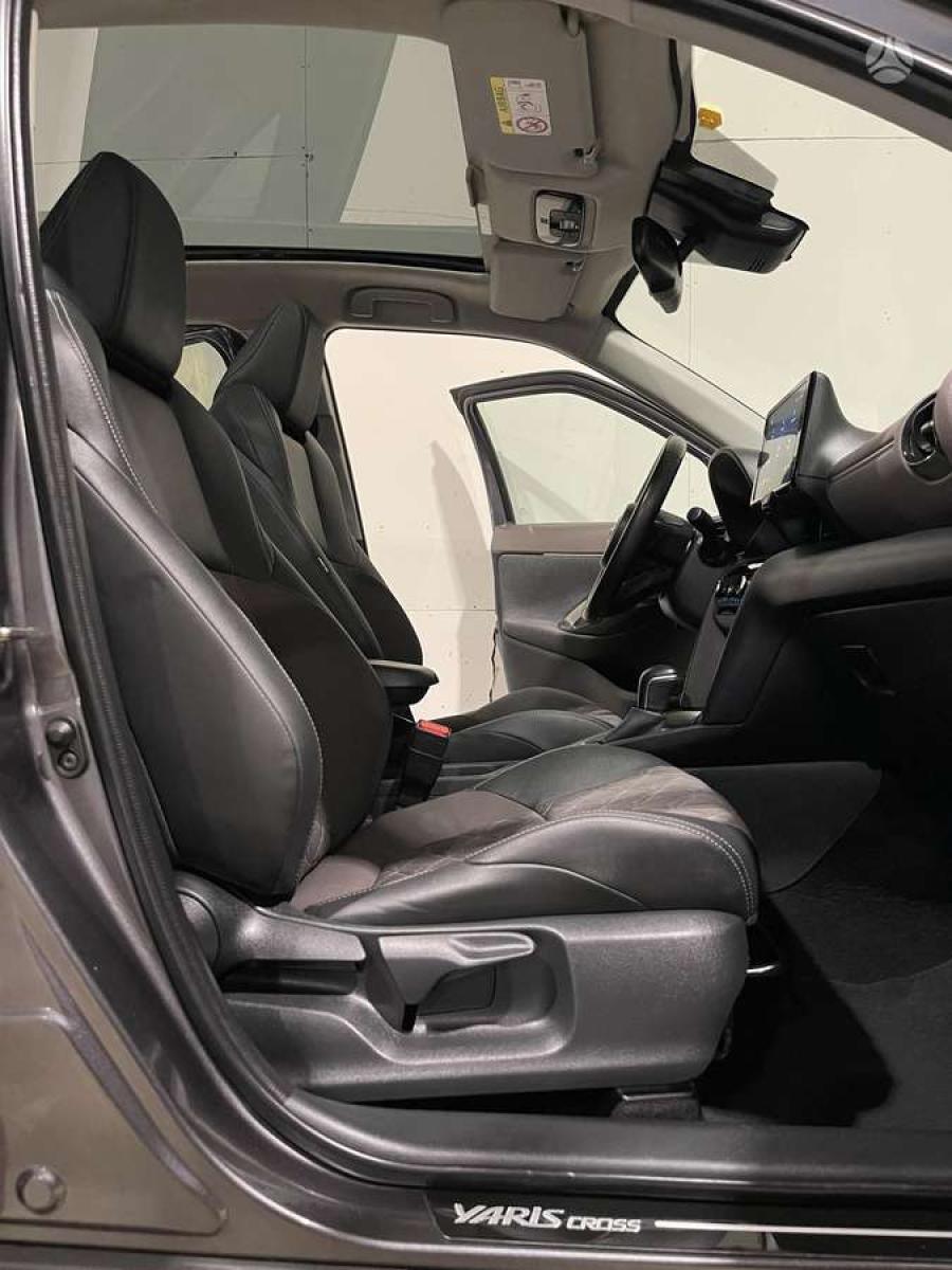 Pelēks Toyota Yaris Cross 2022 Klaipėda, ar dzinēja tilpumu 1.49 L un nobraukumu 112 tūkst. km par 19999 €, foto 11 vietnē AUTOMOTO.COM.LV