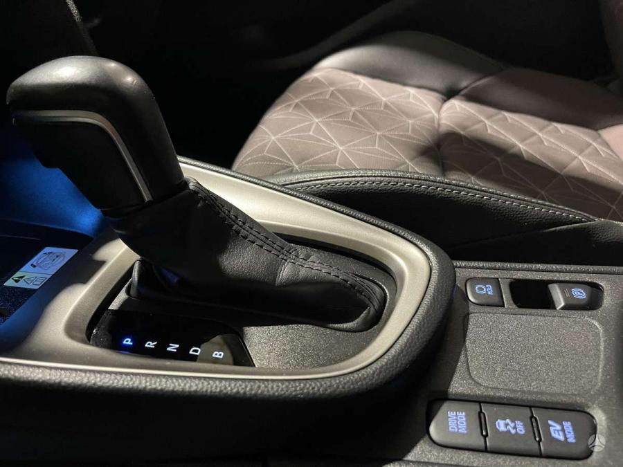Pelēks Toyota Yaris Cross 2022 Klaipėda, ar dzinēja tilpumu 1.49 L un nobraukumu 112 tūkst. km par 19999 €, foto 13 vietnē AUTOMOTO.COM.LV