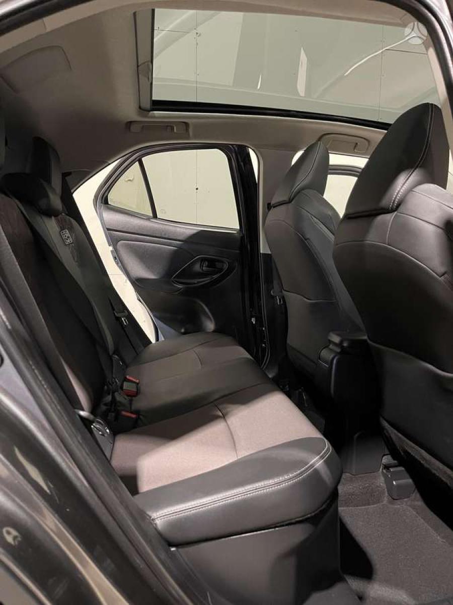 Pelēks Toyota Yaris Cross 2022 Klaipėda, ar dzinēja tilpumu 1.49 L un nobraukumu 112 tūkst. km par 19999 €, foto 16 vietnē AUTOMOTO.COM.LV