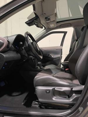 Pelēks Toyota Yaris Cross 2022 Klaipėda, ar dzinēja tilpumu 1.49 L un nobraukumu 112 tūkst. km par 19999 €, foto 21 vietnē AUTOMOTO.COM.LV