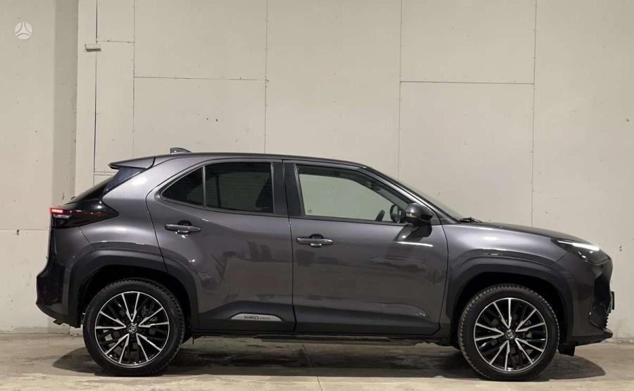 Pelēks Toyota Yaris Cross 2022 Klaipėda, ar dzinēja tilpumu 1.49 L un nobraukumu 112 tūkst. km par 19999 €, foto 24 vietnē AUTOMOTO.COM.LV