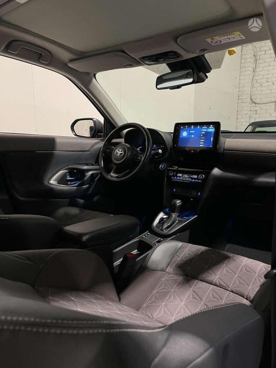 Pelēks Toyota Yaris Cross 2022 Klaipėda, ar dzinēja tilpumu 1.49 L un nobraukumu 112 tūkst. km par 19999 €, foto 25 vietnē AUTOMOTO.COM.LV