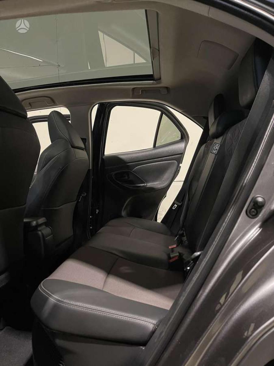 Pelēks Toyota Yaris Cross 2022 Klaipėda, ar dzinēja tilpumu 1.49 L un nobraukumu 112 tūkst. km par 19999 €, foto 28 vietnē AUTOMOTO.COM.LV