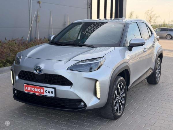 Pelēks Toyota Yaris Cross 2022 Viļņa, ar dzinēja tilpumu 1.49 L un nobraukumu 99 tūkst. km par 20950 €, foto 1 vietnē AUTOMOTO.COM.LV