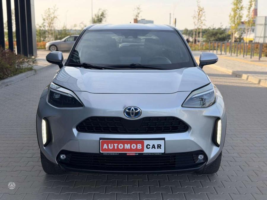 Pelēks Toyota Yaris Cross 2022 Viļņa, ar dzinēja tilpumu 1.49 L un nobraukumu 99 tūkst. km par 20950 €, foto 3 vietnē AUTOMOTO.COM.LV