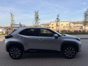 Pelēks Toyota Yaris Cross 2022 Viļņa, ar dzinēja tilpumu 1.49 L un nobraukumu 99 tūkst. km par 20950 €, foto 5 vietnē AUTOMOTO.COM.LV