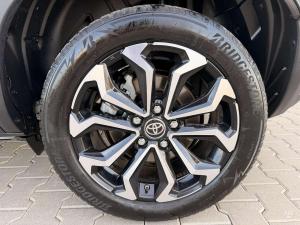 Pelēks Toyota Yaris Cross 2022 Viļņa, ar dzinēja tilpumu 1.49 L un nobraukumu 99 tūkst. km par 20950 €, foto 10 vietnē AUTOMOTO.COM.LV
