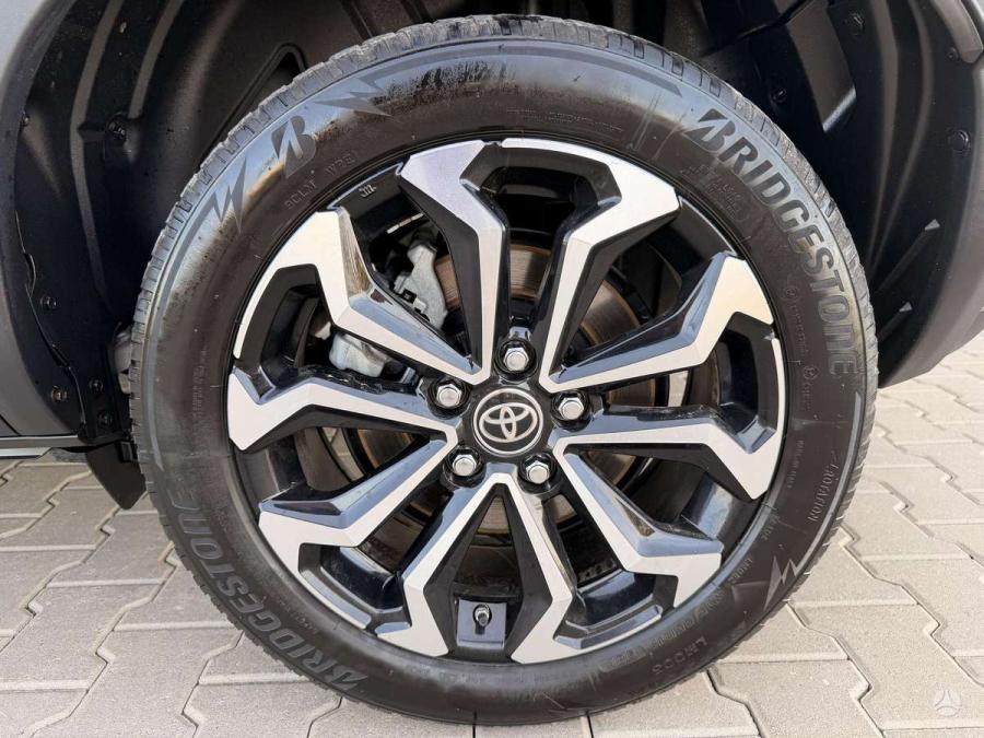 Pelēks Toyota Yaris Cross 2022 Viļņa, ar dzinēja tilpumu 1.49 L un nobraukumu 99 tūkst. km par 20950 €, foto 10 vietnē AUTOMOTO.COM.LV
