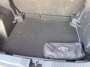 Pelēks Toyota Yaris Cross 2022 Viļņa, ar dzinēja tilpumu 1.49 L un nobraukumu 99 tūkst. km par 20950 €, foto 16 vietnē AUTOMOTO.COM.LV
