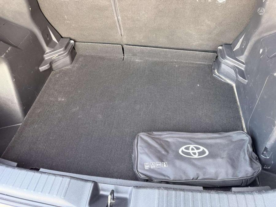 Pelēks Toyota Yaris Cross 2022 Viļņa, ar dzinēja tilpumu 1.49 L un nobraukumu 99 tūkst. km par 20950 €, foto 16 vietnē AUTOMOTO.COM.LV