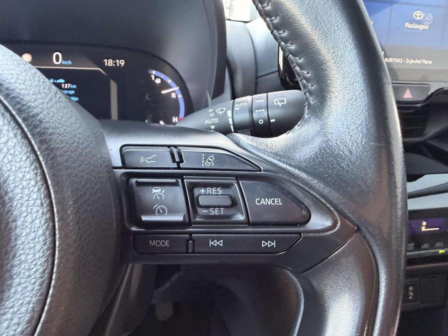 Pelēks Toyota Yaris Cross 2022 Viļņa, ar dzinēja tilpumu 1.49 L un nobraukumu 99 tūkst. km par 20950 €, foto 25 vietnē AUTOMOTO.COM.LV