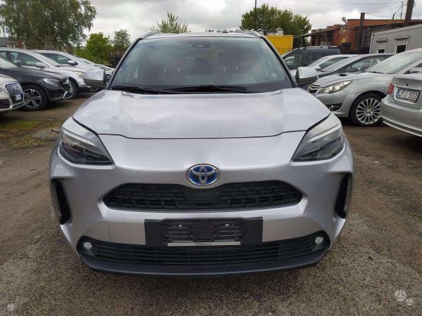 Grey Toyota Yaris Cross 2022 in Panevezys, with an engine capacity of 1.49 L and mileage of 10 thousand km for 19300 €, photo 4 on AUTOMOTO.COM.LV