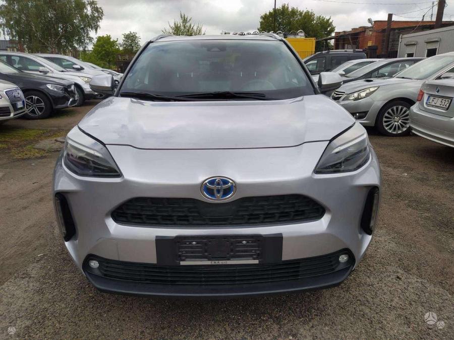 Grey Toyota Yaris Cross 2022 in Panevezys, with an engine capacity of 1.49 L and mileage of 10 thousand km for 19300 €, photo 5 on AUTOMOTO.COM.LV