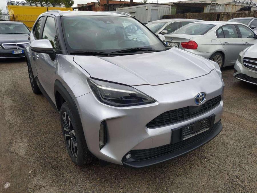 Grey Toyota Yaris Cross 2022 in Panevezys, with an engine capacity of 1.49 L and mileage of 10 thousand km for 19300 €, photo 8 on AUTOMOTO.COM.LV