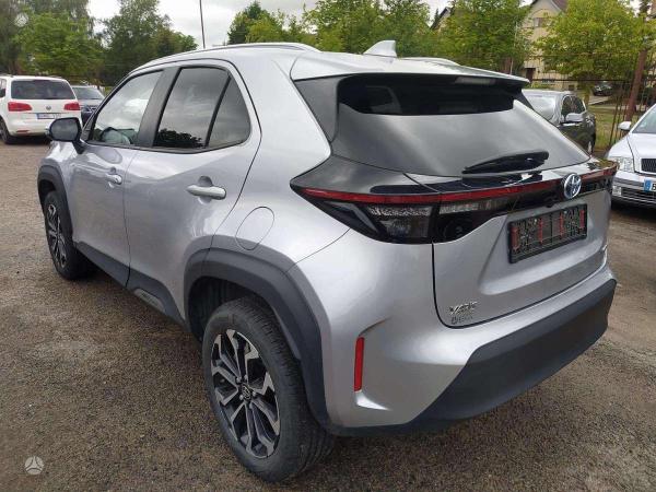 Grey Toyota Yaris Cross 2022 in Panevezys, with an engine capacity of 1.49 L and mileage of 10 thousand km for 19300 €, photo 9 on AUTOMOTO.COM.LV