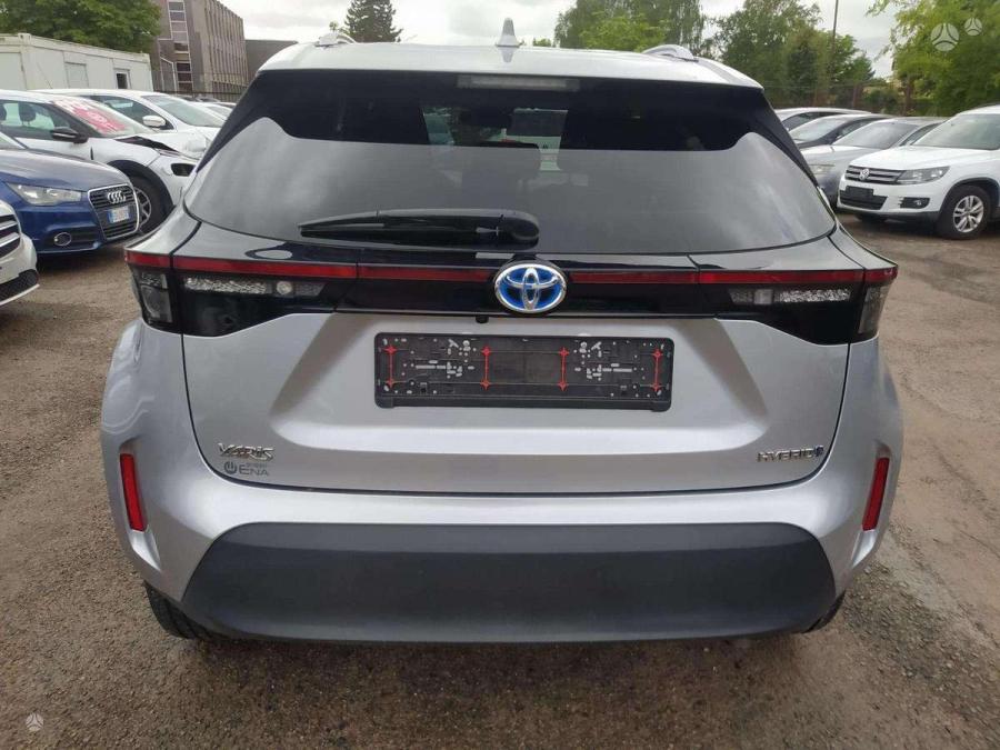Grey Toyota Yaris Cross 2022 in Panevezys, with an engine capacity of 1.49 L and mileage of 10 thousand km for 19300 €, photo 11 on AUTOMOTO.COM.LV