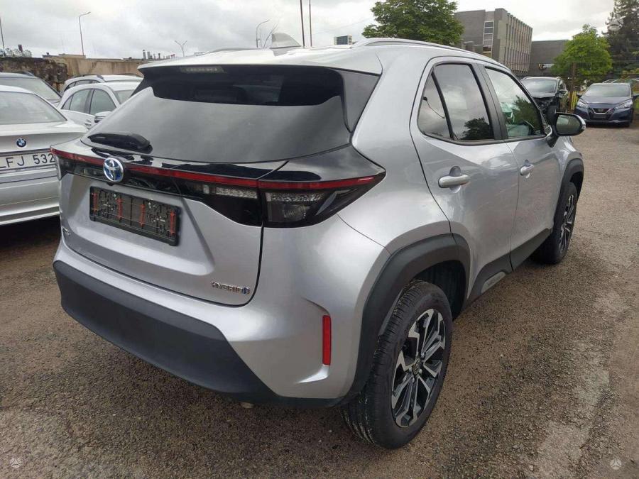Grey Toyota Yaris Cross 2022 in Panevezys, with an engine capacity of 1.49 L and mileage of 10 thousand km for 19300 €, photo 12 on AUTOMOTO.COM.LV
