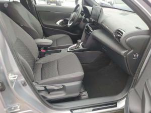 Grey Toyota Yaris Cross 2022 in Panevezys, with an engine capacity of 1.49 L and mileage of 10 thousand km for 19300 €, photo 14 on AUTOMOTO.COM.LV