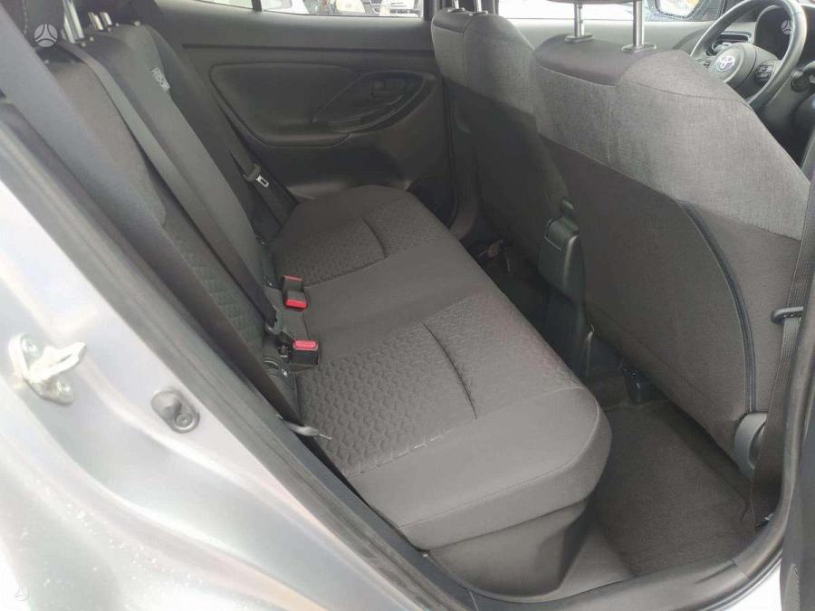 Grey Toyota Yaris Cross 2022 in Panevezys, with an engine capacity of 1.49 L and mileage of 10 thousand km for 19300 €, photo 15 on AUTOMOTO.COM.LV
