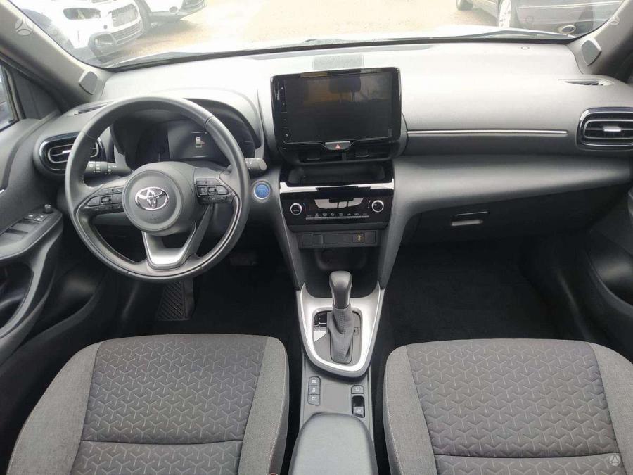 Grey Toyota Yaris Cross 2022 in Panevezys, with an engine capacity of 1.49 L and mileage of 10 thousand km for 19300 €, photo 16 on AUTOMOTO.COM.LV
