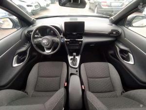 Grey Toyota Yaris Cross 2022 in Panevezys, with an engine capacity of 1.49 L and mileage of 10 thousand km for 19300 €, photo 17 on AUTOMOTO.COM.LV