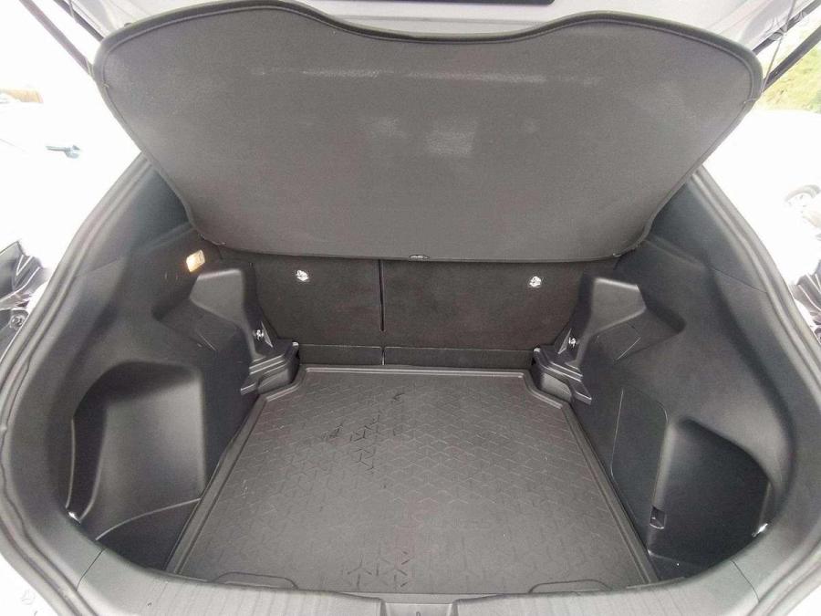 Grey Toyota Yaris Cross 2022 in Panevezys, with an engine capacity of 1.49 L and mileage of 10 thousand km for 19300 €, photo 18 on AUTOMOTO.COM.LV