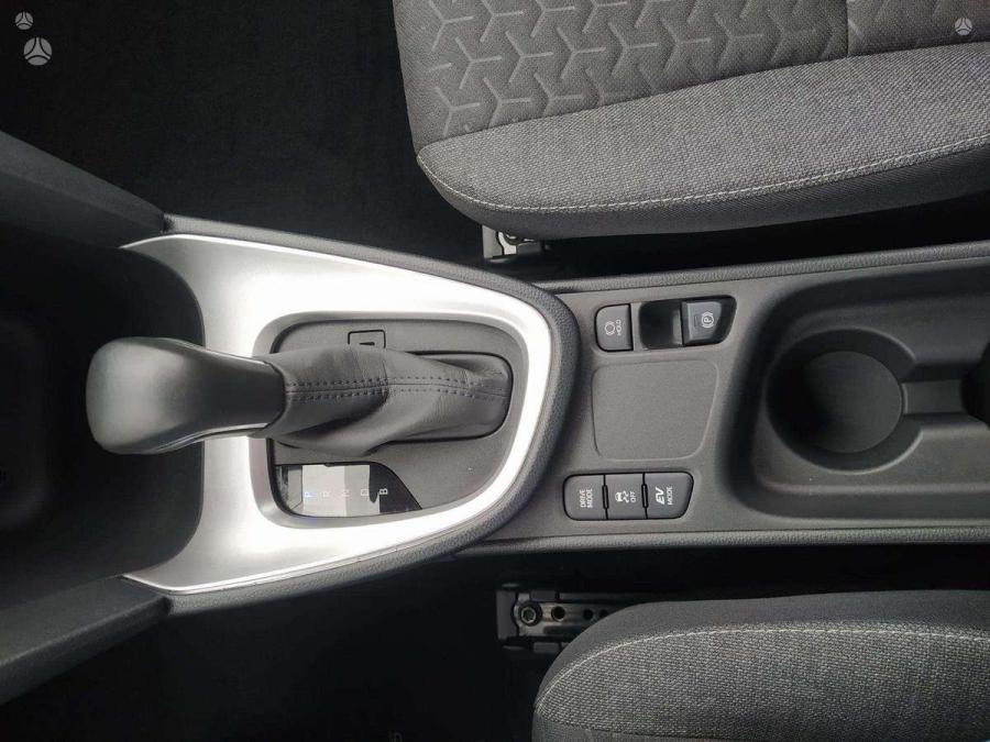 Grey Toyota Yaris Cross 2022 in Panevezys, with an engine capacity of 1.49 L and mileage of 10 thousand km for 19300 €, photo 21 on AUTOMOTO.COM.LV