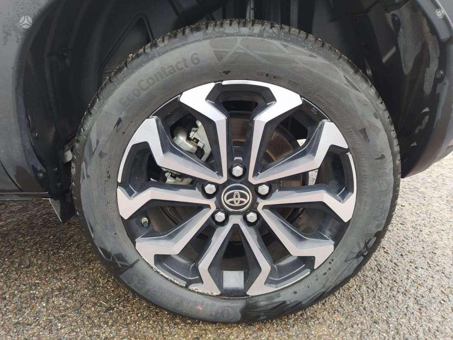 Grey Toyota Yaris Cross 2022 in Panevezys, with an engine capacity of 1.49 L and mileage of 10 thousand km for 19300 €, photo 28 on AUTOMOTO.COM.LV