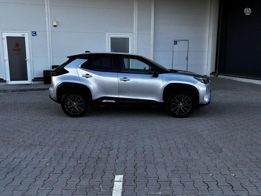 Серый Тойота Yaris Cross 2022 в Вильнюс, объемом двигателя 1.49 л и пробегом 61 тыс. км за 23800 €, фото 6 на AUTOMOTO.COM.LV