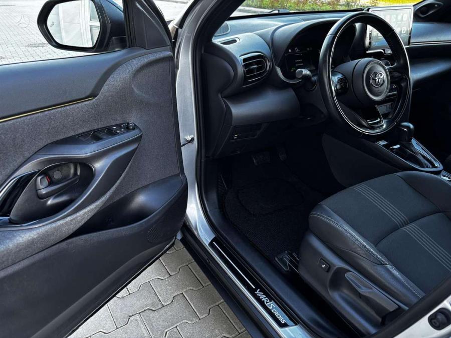 Серый Тойота Yaris Cross 2022 в Вильнюс, объемом двигателя 1.49 л и пробегом 61 тыс. км за 23800 €, фото 13 на AUTOMOTO.COM.LV
