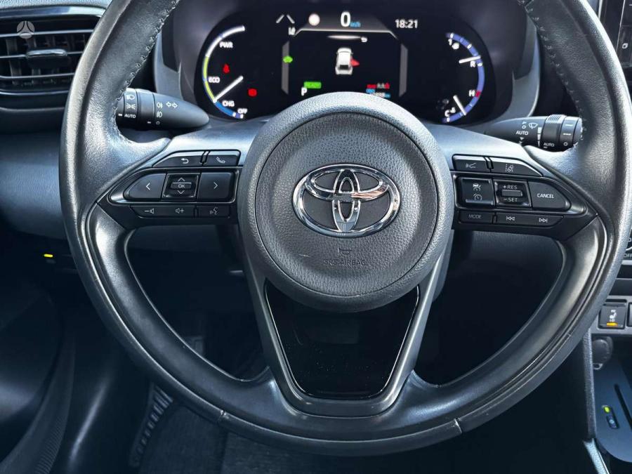 Серый Тойота Yaris Cross 2022 в Вильнюс, объемом двигателя 1.49 л и пробегом 61 тыс. км за 23800 €, фото 16 на AUTOMOTO.COM.LV
