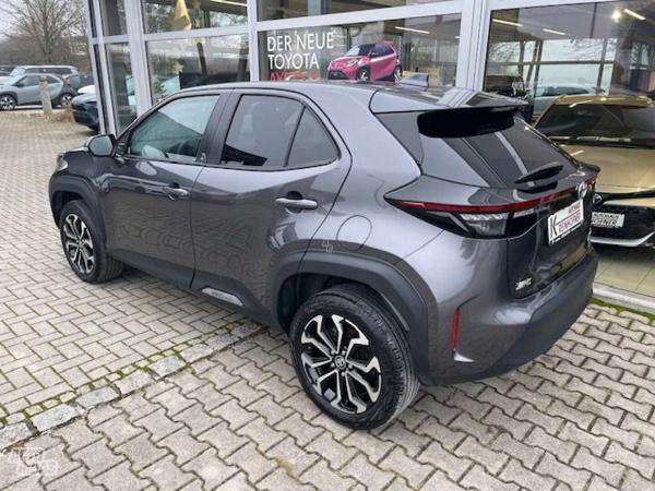 Grey Toyota Yaris Cross 2023 in Kaunas, with an engine capacity of 1.50 L and mileage of 42 thousand km for 25312 €, photo 3 on AUTOMOTO.COM.LV
