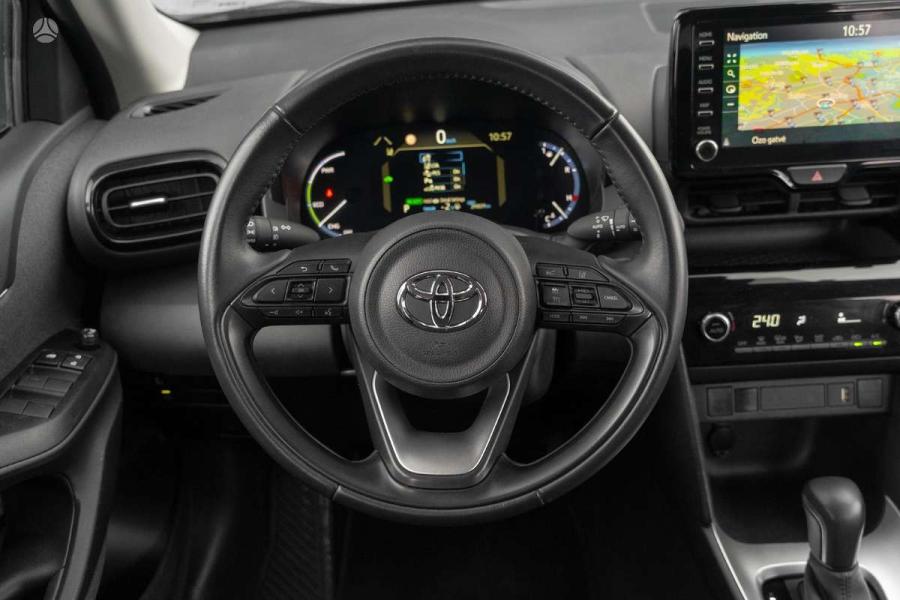 Pelēks Toyota Yaris Cross 2023 Viļņa, ar dzinēja tilpumu 1.49 L un nobraukumu 40 tūkst. km par 19950 €, foto 18 vietnē AUTOMOTO.COM.LV