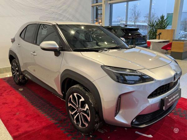 Pelēks Toyota Yaris Cross 2023 Šauļi, ar dzinēja tilpumu 1.50 L un nobraukumu 35 tūkst. km par 22900 €, foto 2 vietnē AUTOMOTO.COM.LV