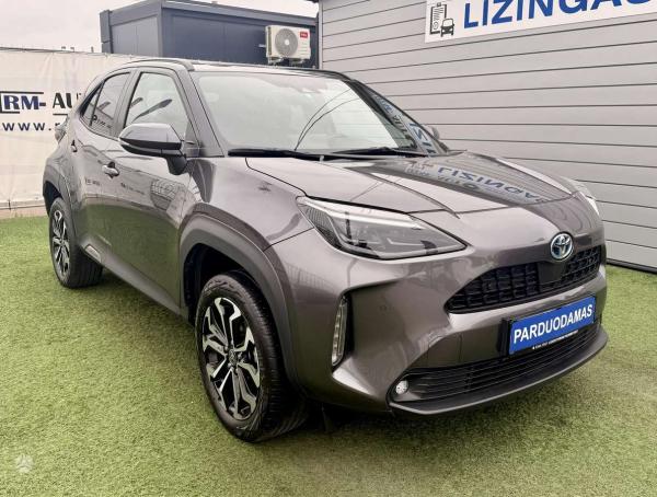 Grey Toyota Yaris Cross 2023 in Panevezys, with an engine capacity of 1.49 L and mileage of 28 thousand km for 18700 €, photo 3 on AUTOMOTO.COM.LV