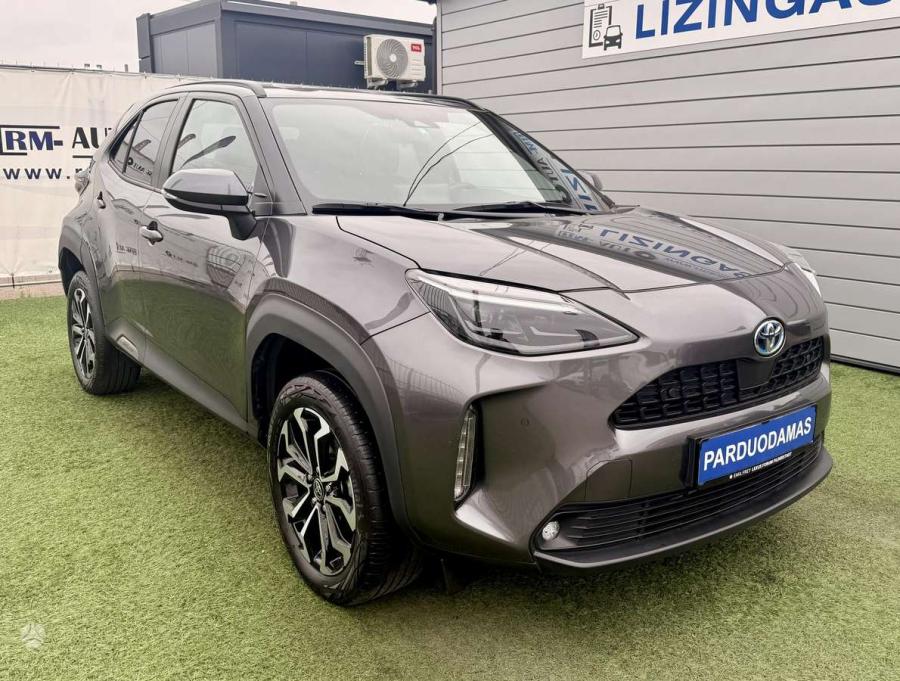 Pelēks Toyota Yaris Cross 2023 Panevēža, ar dzinēja tilpumu 1.49 L un nobraukumu 28 tūkst. km par 18700 €, foto 4 vietnē AUTOMOTO.COM.LV
