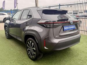 Pelēks Toyota Yaris Cross 2023 Panevēža, ar dzinēja tilpumu 1.49 L un nobraukumu 28 tūkst. km par 18700 €, foto 10 vietnē AUTOMOTO.COM.LV
