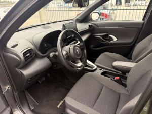 Pelēks Toyota Yaris Cross 2023 Panevēža, ar dzinēja tilpumu 1.49 L un nobraukumu 28 tūkst. km par 18700 €, foto 14 vietnē AUTOMOTO.COM.LV