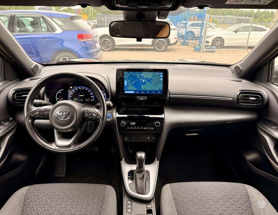 Pelēks Toyota Yaris Cross 2023 Panevēža, ar dzinēja tilpumu 1.49 L un nobraukumu 28 tūkst. km par 18700 €, foto 16 vietnē AUTOMOTO.COM.LV